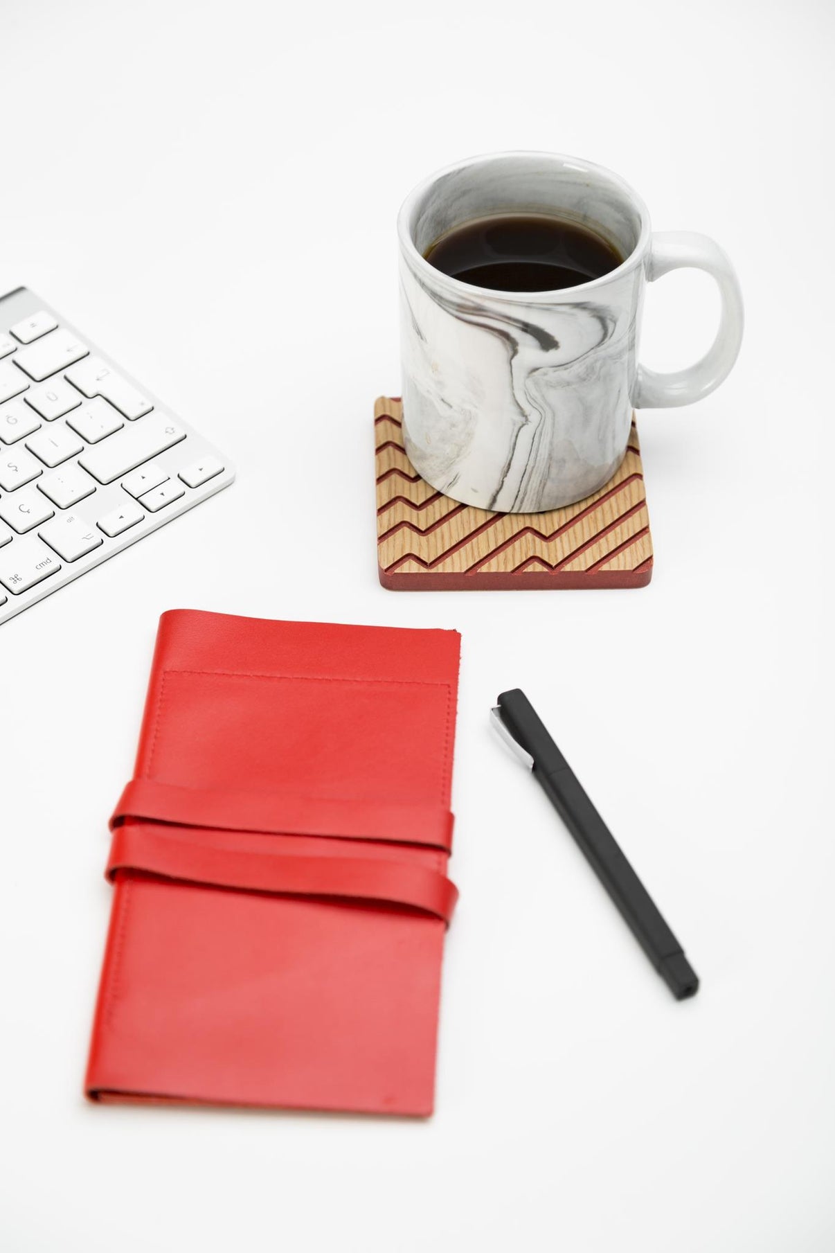 IULIA Red and Oak Zigzag Wood Coaster Set – Iulia Shop